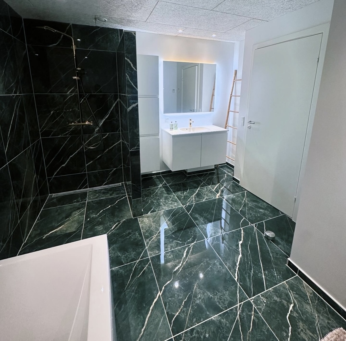 Nyt badeværelse med stil og funktionalitet | TAGMAX